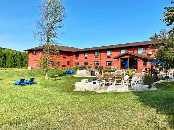 Lodging that understands the assignment: comfort, space, and enough lawn to make your suburban neighbors jealous.