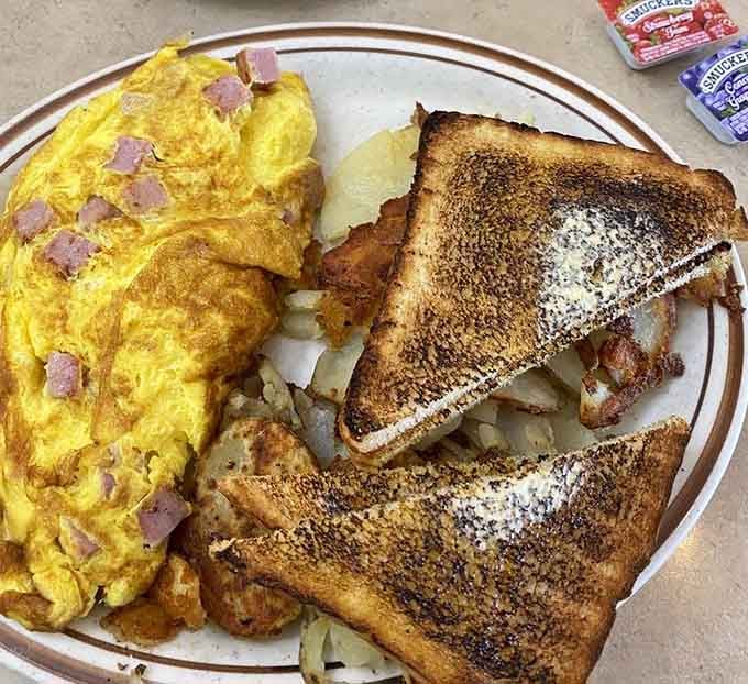 Three meats, fluffy eggs, and toast: this is the breakfast that turns morning people into believers.