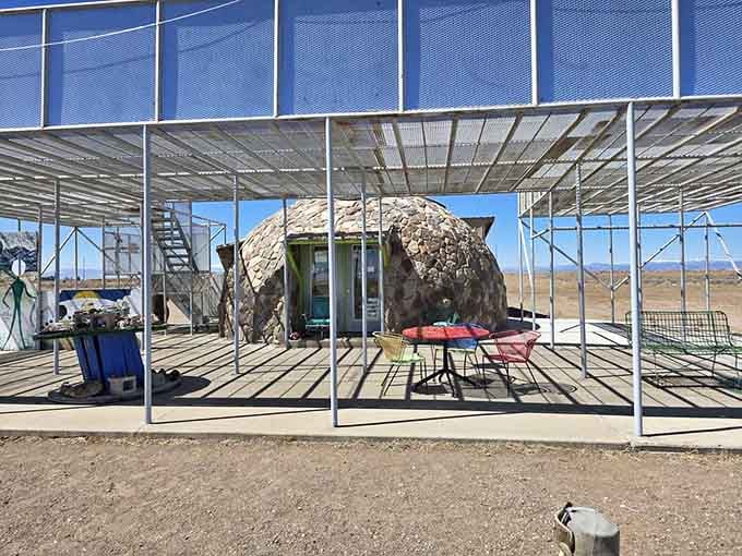 Even aliens appreciate good stonework, apparently, judging by this carefully constructed platform area with mountain views.