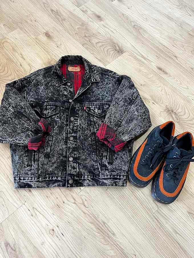 This acid-washed denim jacket with plaid lining is what the '90s would send if they could mail us an apology for some of their other fashion choices.