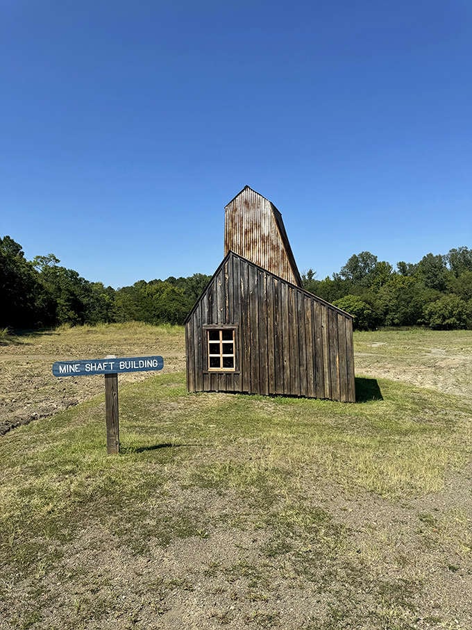 This charming mine shaft building stands as a nod to the park's rich history. Diamonds may be forever, but mining techniques have evolved.