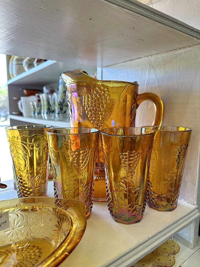 Amber glassware that transforms ordinary iced tea into a Gatsby-worthy libation. Your grandmother would approve of this punch set revival.