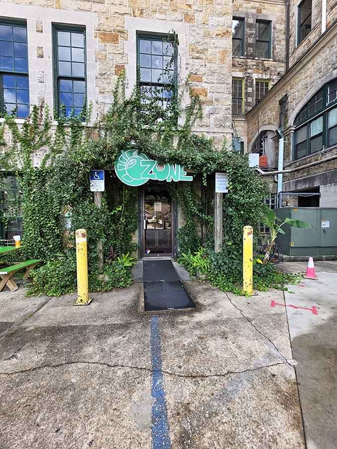 Nature's taking back this building one vine at a time, creating the most photogenic pizza spot imaginable.