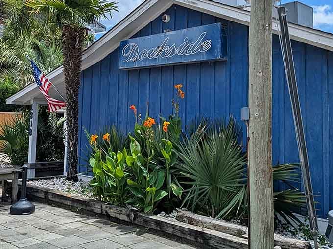 Those tropical plants and palm fronds surrounding the entrance transport you to a coastal paradise before you even order.