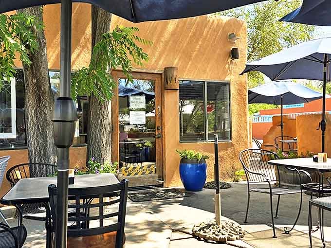 The earthy tones of Hannah & Nate's blend perfectly with Corrales' natural beauty. Breakfast with a side of serenity!