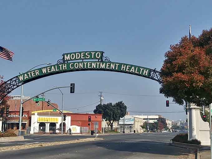 The iconic arch welcomes you with promises of water, wealth, contentment, and health spelled out overhead.