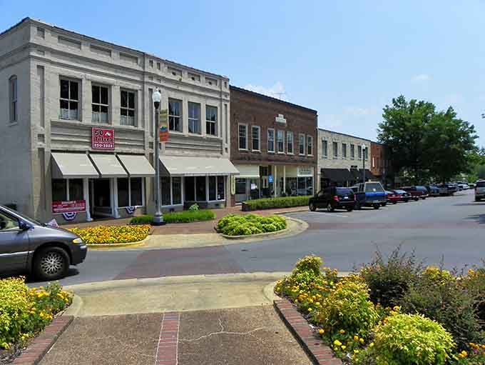 Curved streets and thoughtful landscaping show a community that cares about beauty in everyday spaces and places.