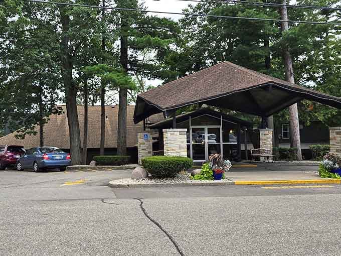 Silvercryst's welcomes you like an old friend &ndash; unpretentious yet promising something special inside.