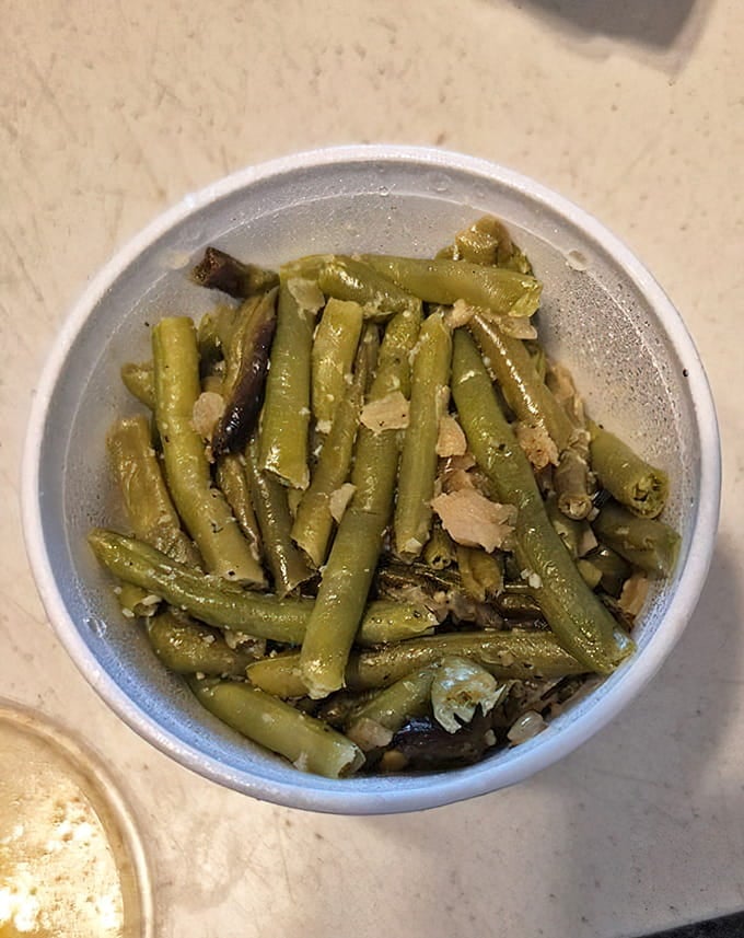 Even the green beans get the barbecue treatment here, because why should vegetables miss out on all the fun?