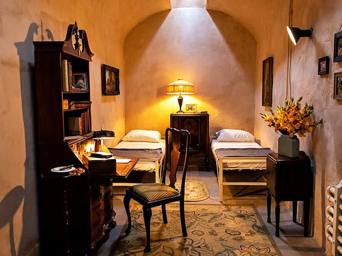 Capone's cell allegedly featured comforts most inmates never saw—apparently crime does pay, at least temporarily and minimally.