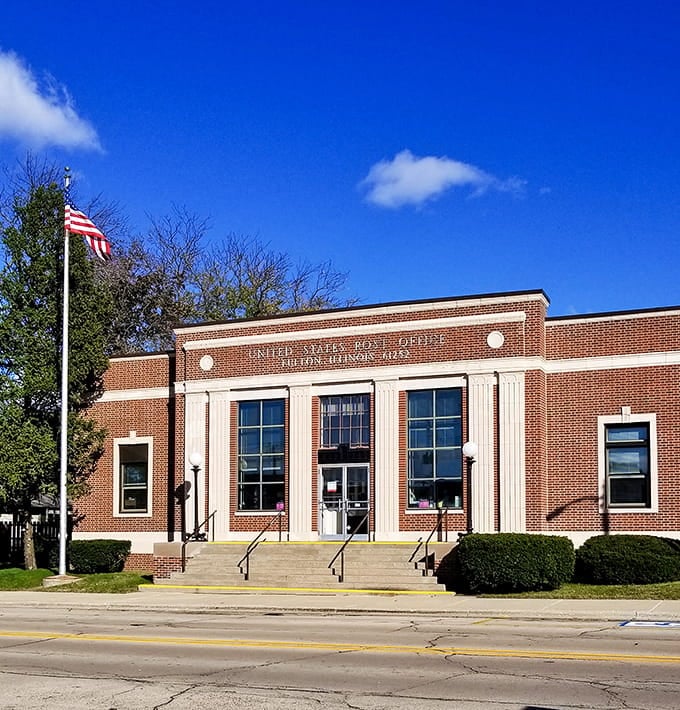 Even the post office looks dignified here, proof that civic buildings once aspired to actual beauty.