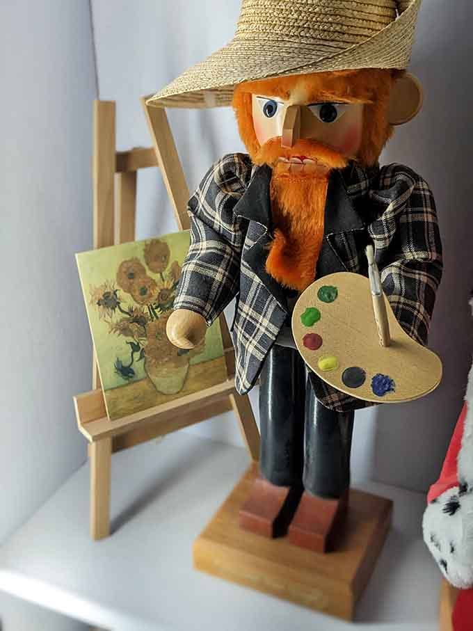 Van Gogh as a nutcracker with tiny easel proves that art history and folk craft make surprisingly good friends.