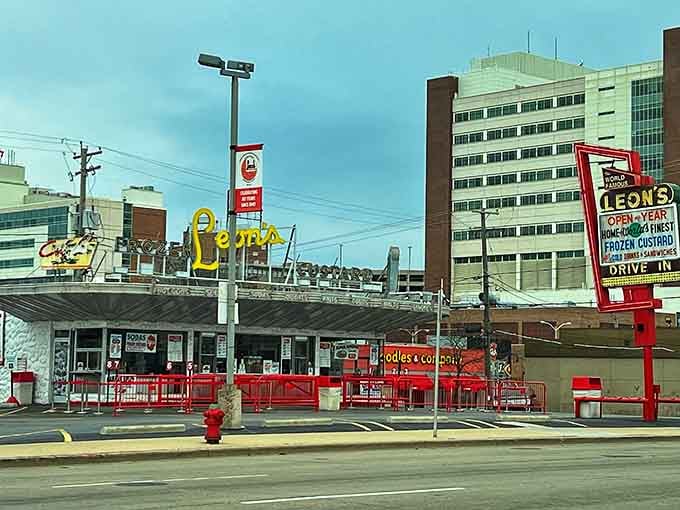 The street view shows Leon's standing proud on South 27th, a Milwaukee landmark that's earned every bit of its fame.