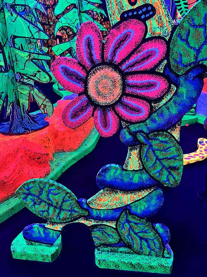 This psychedelic flower looks like it bloomed in a dimension where everything runs on pure imagination.