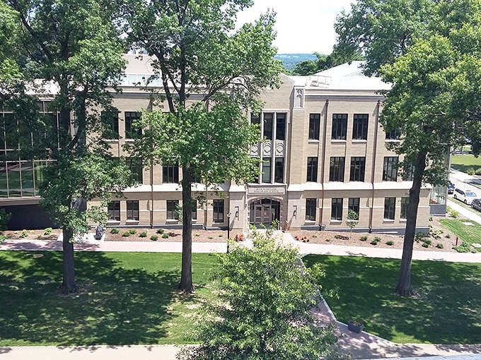 College buildings should always look this dignified&mdash;like they're holding centuries of knowledge and at least a dozen academic secrets.