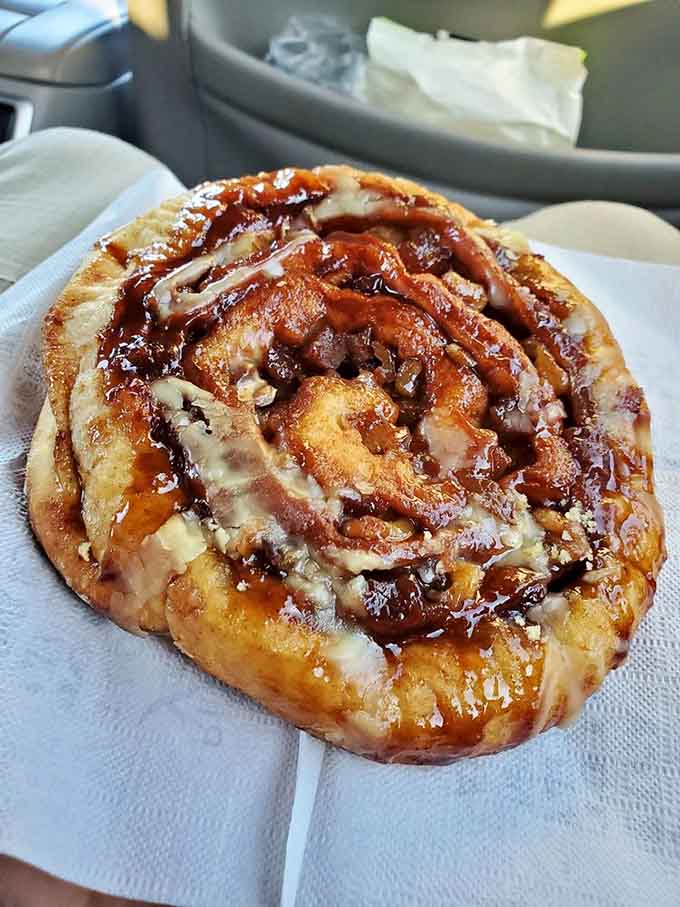 This apple walnut cinnamon roll is basically autumn rolled up into a spiral of pure, unapologetic indulgence and joy.