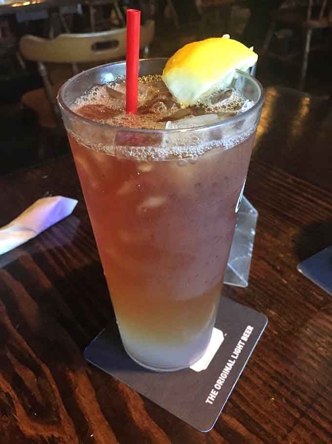 An Arnold Palmer so refreshing it could revive you after a day in the Arizona sun, lemon slice included.