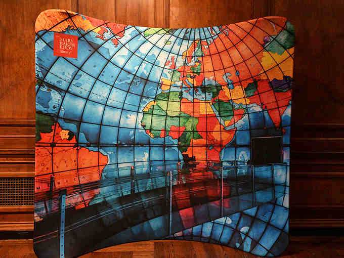 The glass floor reflects the world above, creating an infinity effect that's absolutely mesmerizing.