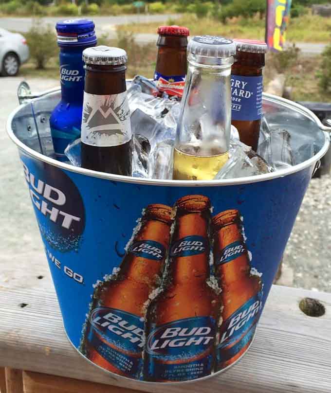 Nothing says casual coastal dining quite like an ice-cold bucket of beer on a sunny Washington afternoon.