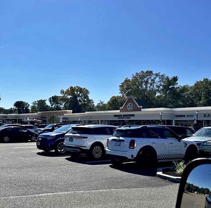 Colonial charm meets modern shopping in this thoughtfully designed space. The architecture pays homage to Williamsburg's historic roots.