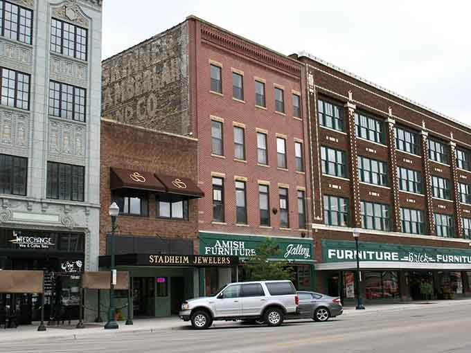 Albert Lea's downtown shows off its well-maintained storefronts, where Southern Minnesota hospitality comes at reasonable prices always.