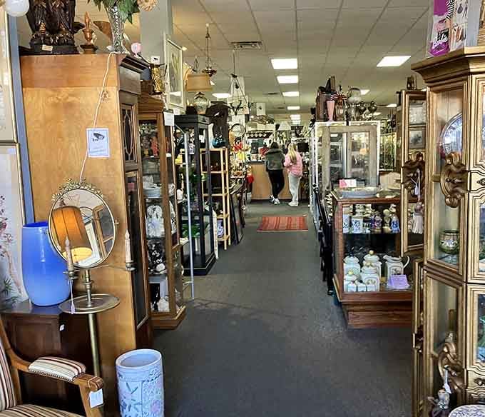 Elegant display cases line the narrow pathways, turning casual browsing into a museum-quality treasure hunt experience.