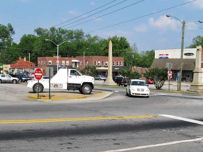 Jefferson's main street shows off its vintage storefronts like proud grandparents displaying photos of their accomplished grandchildren at Sunday dinner.