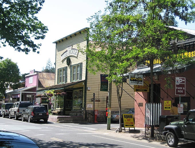 Murphys' historic buildings house wine tasting rooms and boutiques that would make visitors from Napa do a double-take at the reasonable prices.