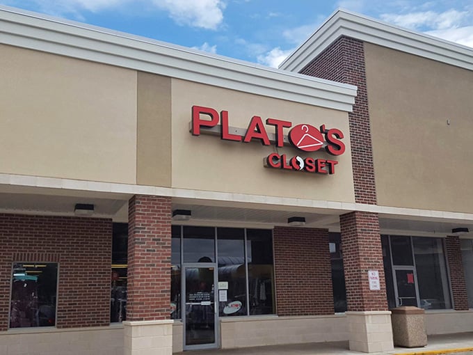 The brick and tan color scheme gives off serious suburban shopping center energy, where sensible people make brilliant financial decisions.