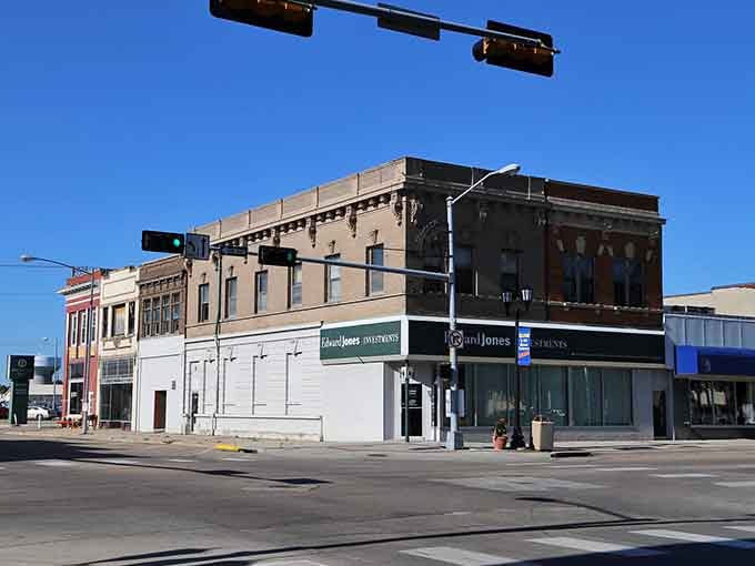 Historic buildings and wide streets define Columbus' downtown, where your $1,600 monthly budget feels genuinely comfortable.