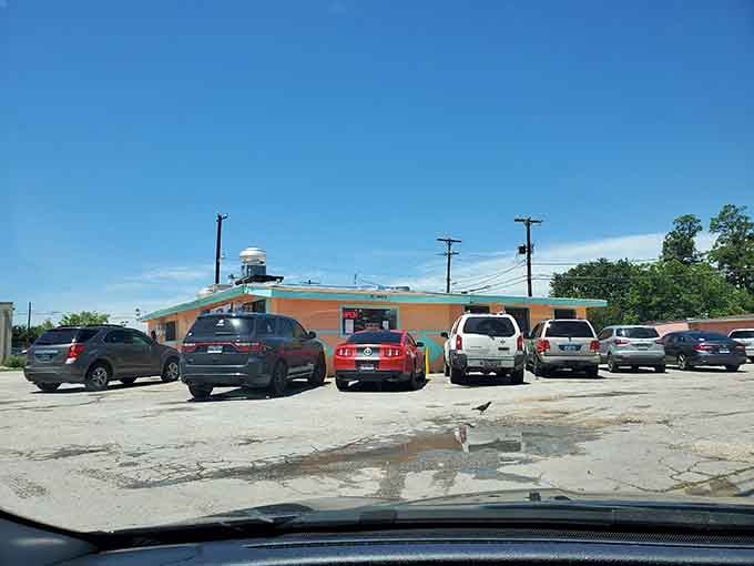 Where parking lot fullness serves as the most reliable indicator of taco greatness in San Antonio.