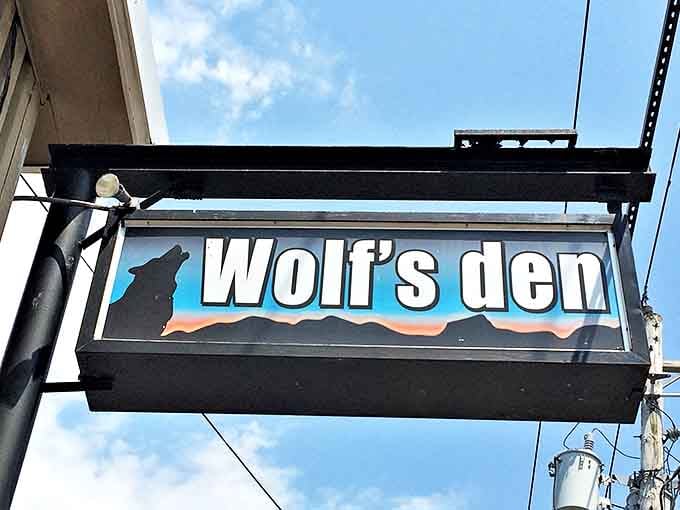 That howling wolf sign isn't just a logo &ndash; it's a siren call to Syracuse's burger aficionados.