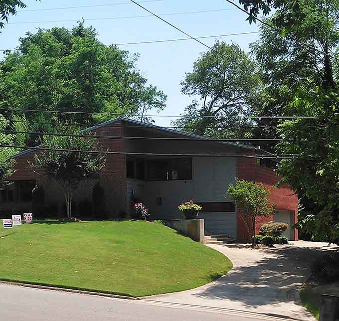 Mid-century modern meets Mississippi in this stylish home where manicured lawns and thoughtful landscaping show that curb appeal is serious business in New Albany.