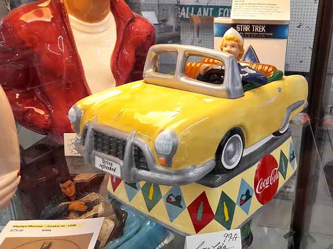 Whimsical ceramic convertible that captures pure Americana. Even Coca-Cola memorabilia collectors would brake for this charmer!