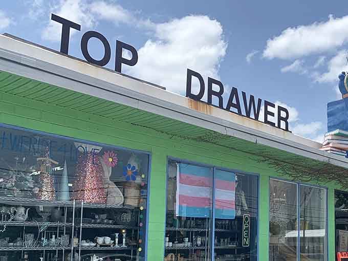 That bright green trim pops against white walls like a mint julep on a hot day, refreshing and inviting.