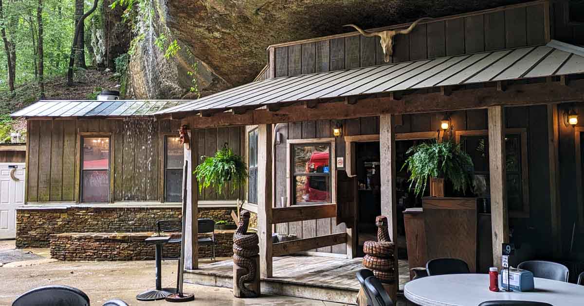 This Wonderfully Weird Alabama Restaurant Has To Be Seen To Be Believed