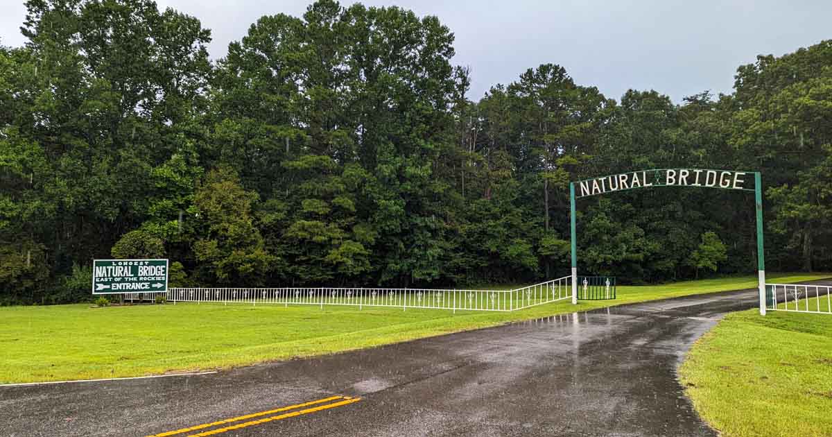 One Of Alabama's Most Stunning Natural Wonders Is Hiding In Plain Sight