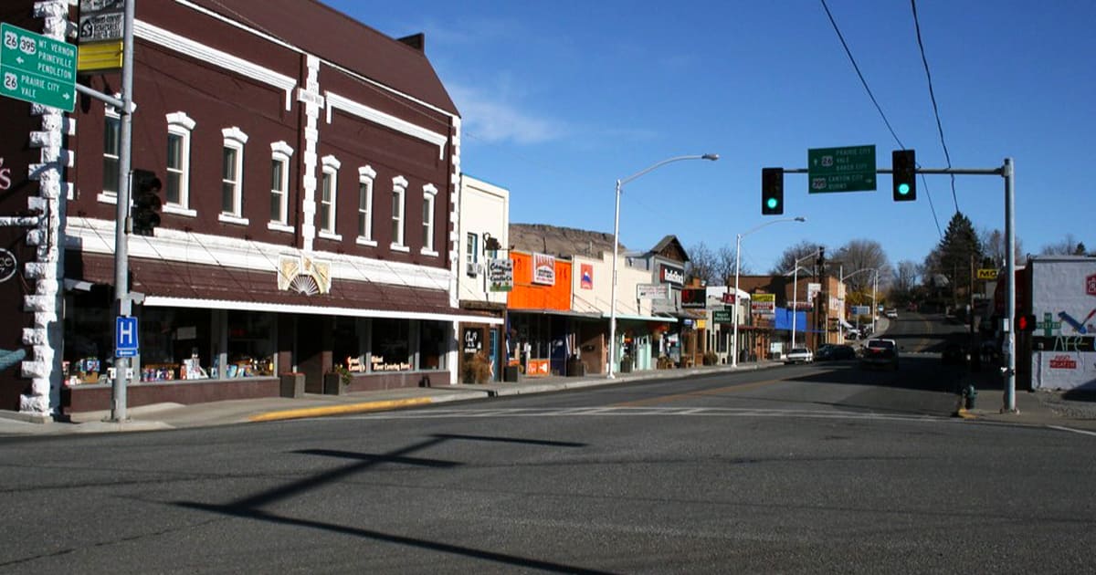 10 Charming Small Towns In Oregon That Feel Frozen In Time 10-charming-small-towns-in-oregon-that-feel-frozen-in-time