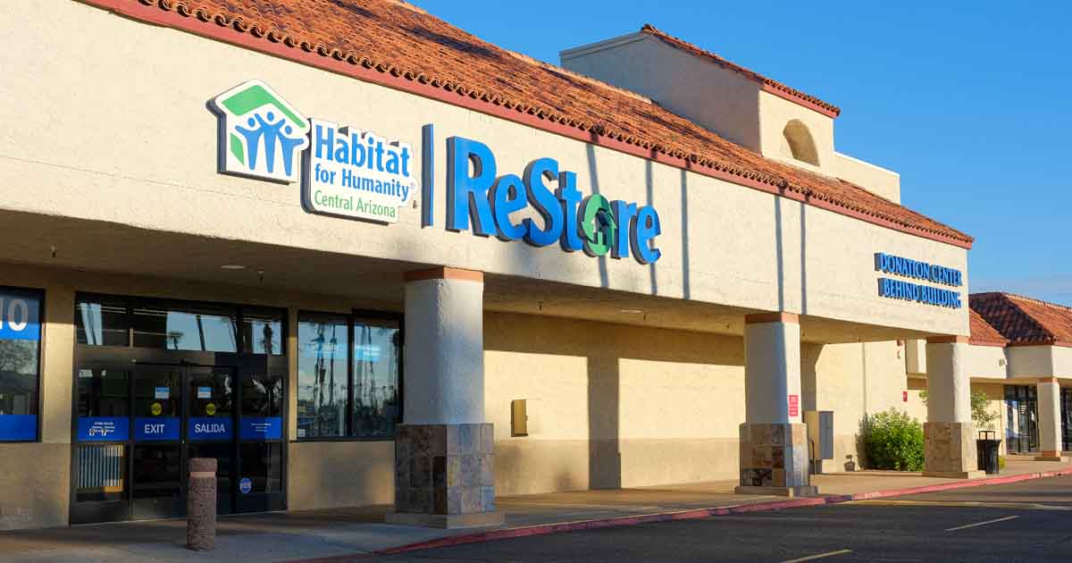9 Massive Thrift Stores In Arizona Where $30 Gets You More Than You'd ...