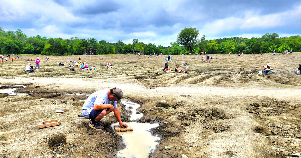 This 911-Acre State Park In Arkansas Is The Only Public Diamond Mine In ...