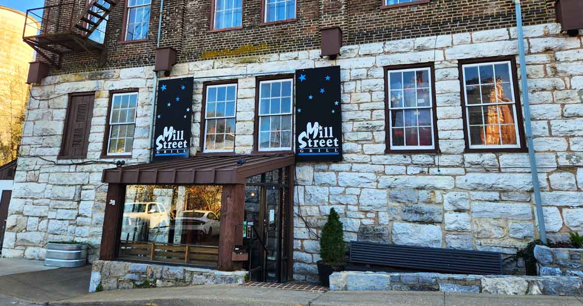 You'll Fall In Love With The Fall-Off-The-Bone Ribs At This Historic ...