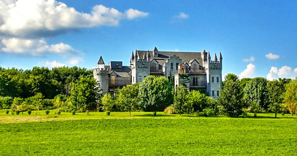 8 Breathtaking Castles In Illinois That Are Totally Worth The Road Trip