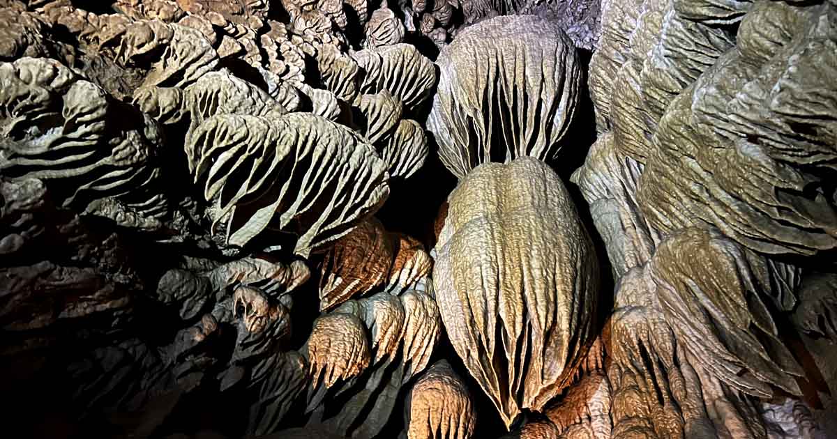 This Breathtaking Cave In Oregon Looks Like Something From Another World
