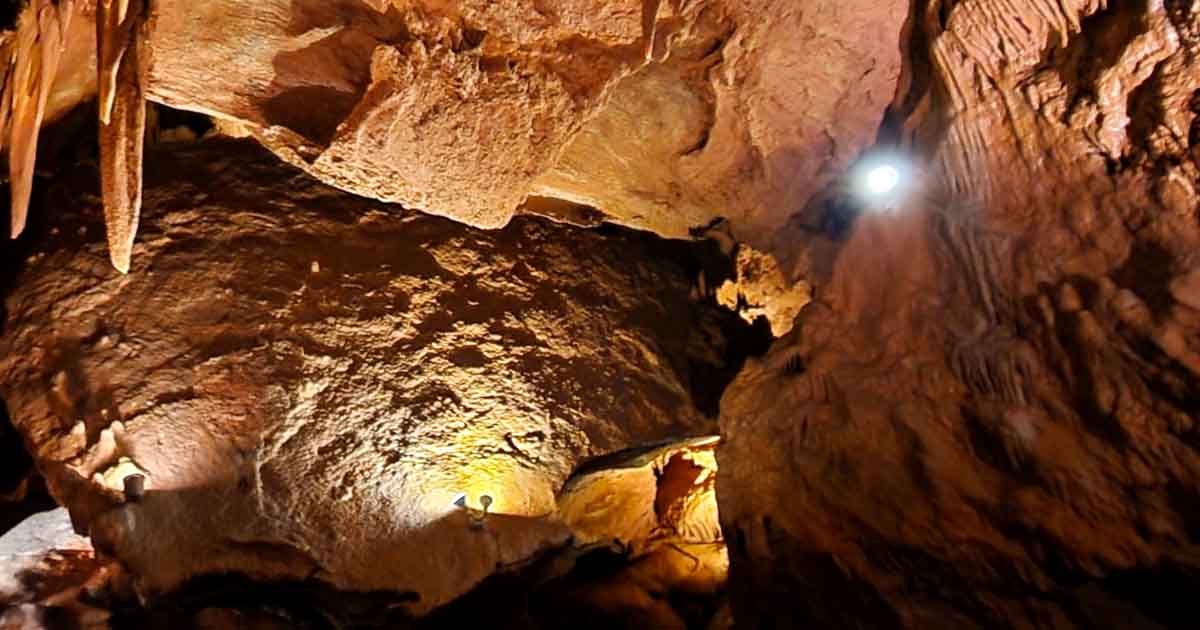 This Breathtaking Cave In Virginia Looks Like Something From Another World
