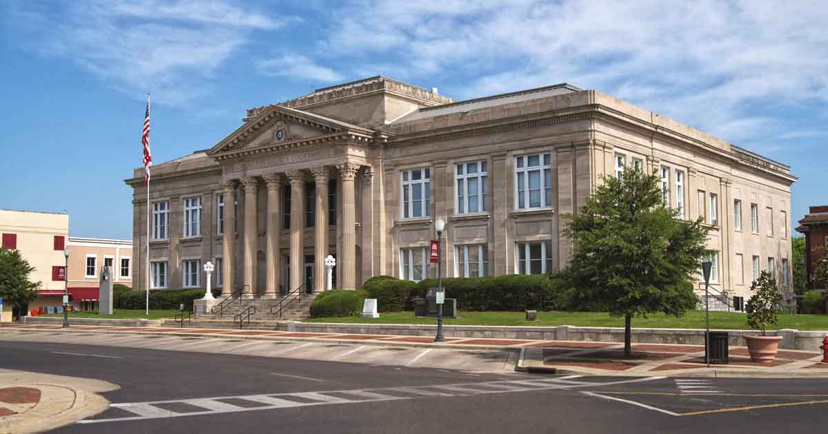 Budget-Friendly Living Still Exists In These 10 Alabama Towns With ...