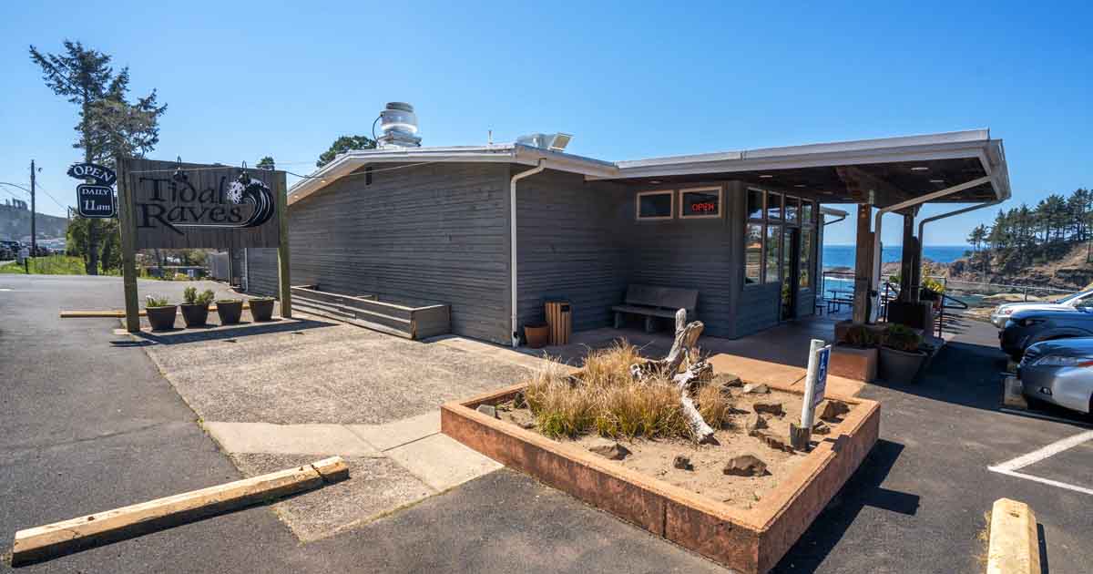 This Cliffside Restaurant In Oregon Has The Most Spectacular Ocean Views