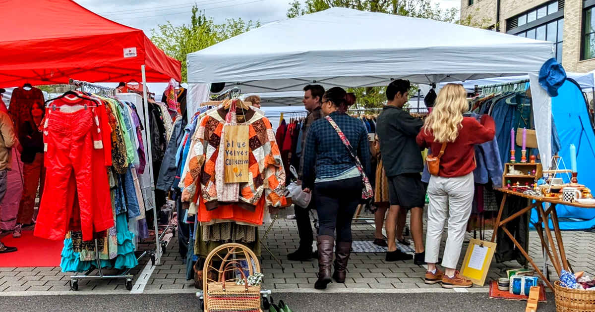 The Enormous Flea Market In Oregon Where Locals Go Crazy For Dirt-Cheap ...