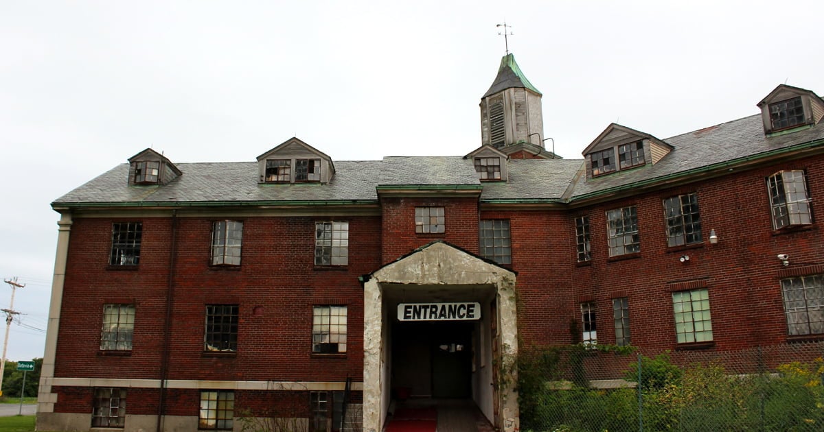 This Decaying New York Asylum Has A Dark Past That Will Haunt You