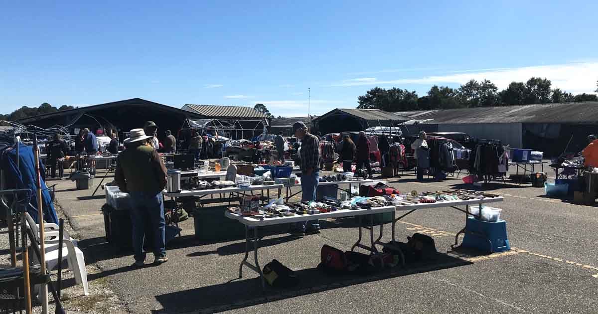 The Enormous Flea Market In Alabama Where Locals Go Crazy For Dirt ...