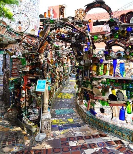 People Drive From All Over Pennsylvania To Explore This Labyrinth Of Fascinating Folk Art